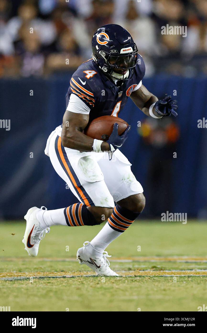 Chicago Bears running back D'Andre Swift (4) runs with the ball during ...