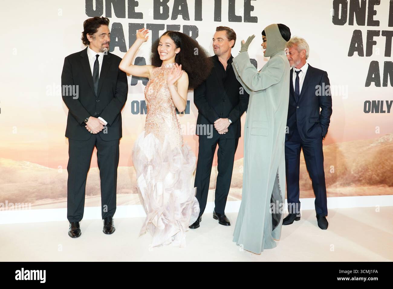 (left to right) Benicio del Toro, Chase Infiniti, Leonardo DiCaprio ...