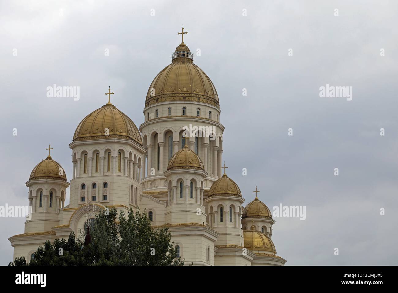 Romanian national cathedral hi-res stock photography and images - Alamy