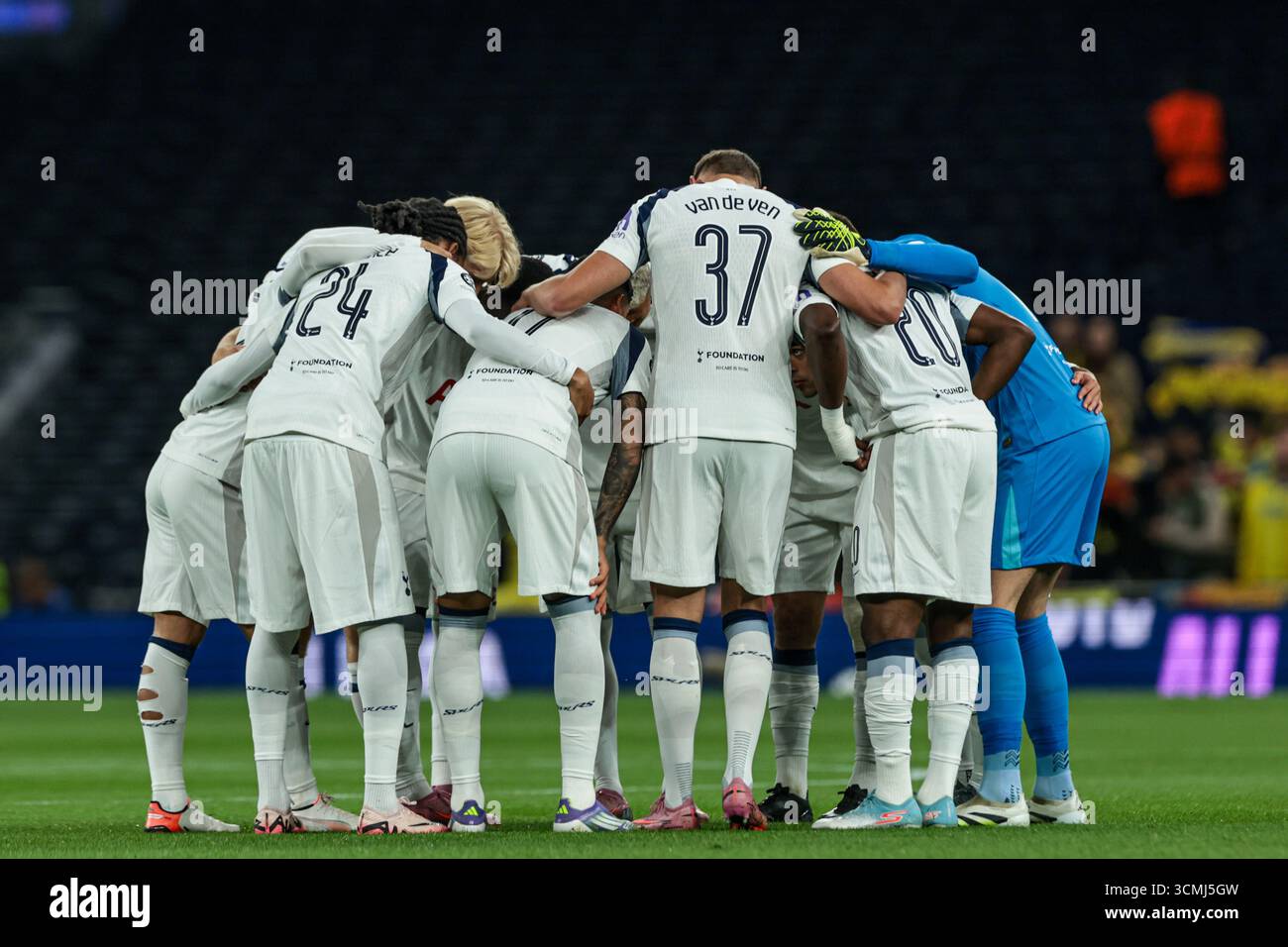 Tottenham huddle during the UEFA Champions League match Tottenham ...