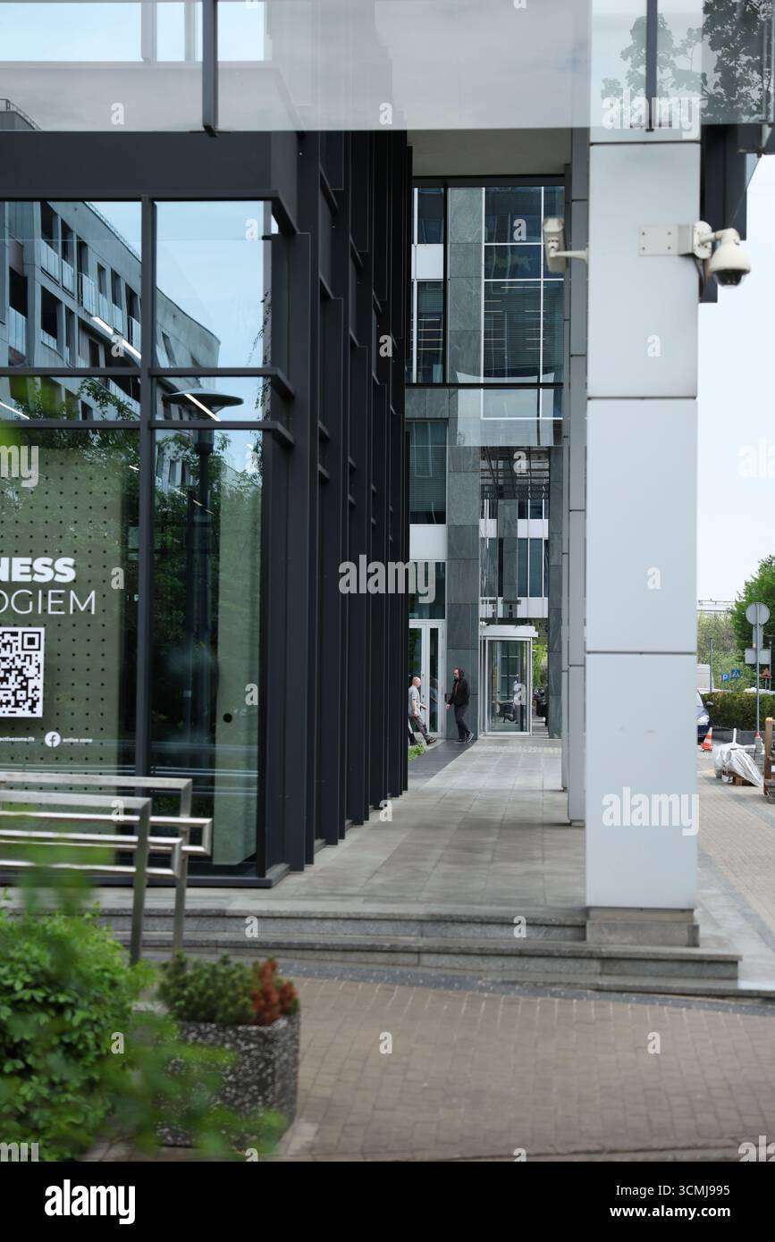Warsaw modern building corner hi-res stock photography and images - Alamy