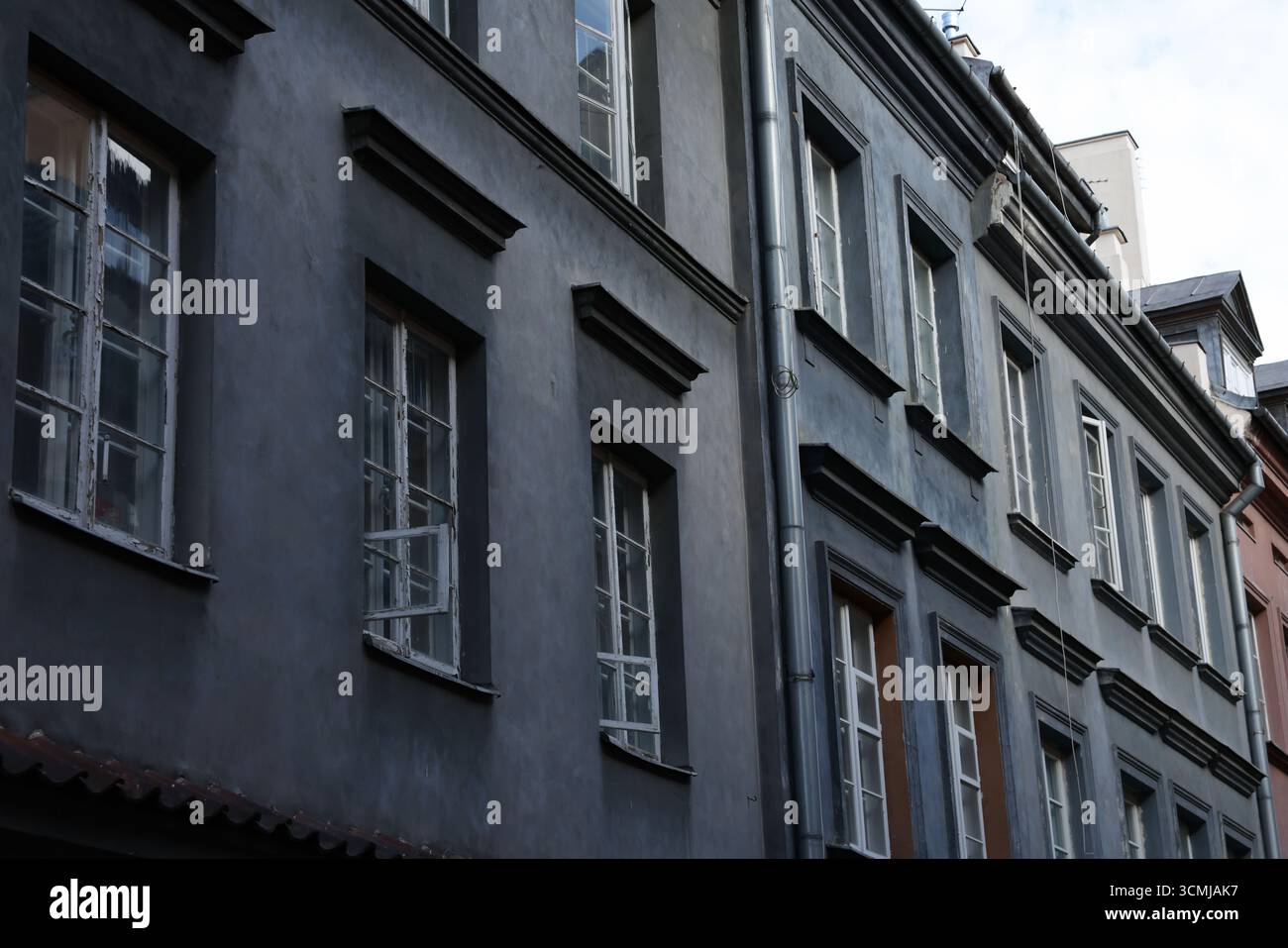 Building exterior multiple windows hi-res stock photography and images ...