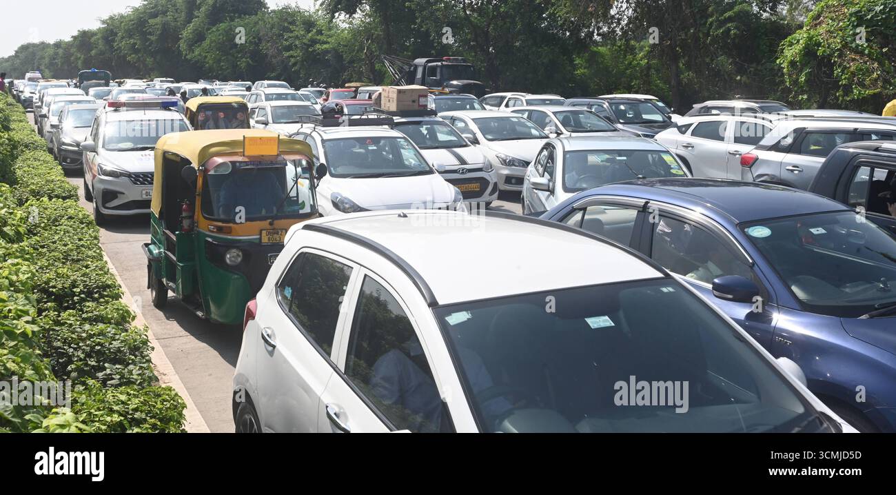 NEW DELHI, INDIA - SEPTEMBER 16: heavy Traffic jam at Bypass ring Road ...