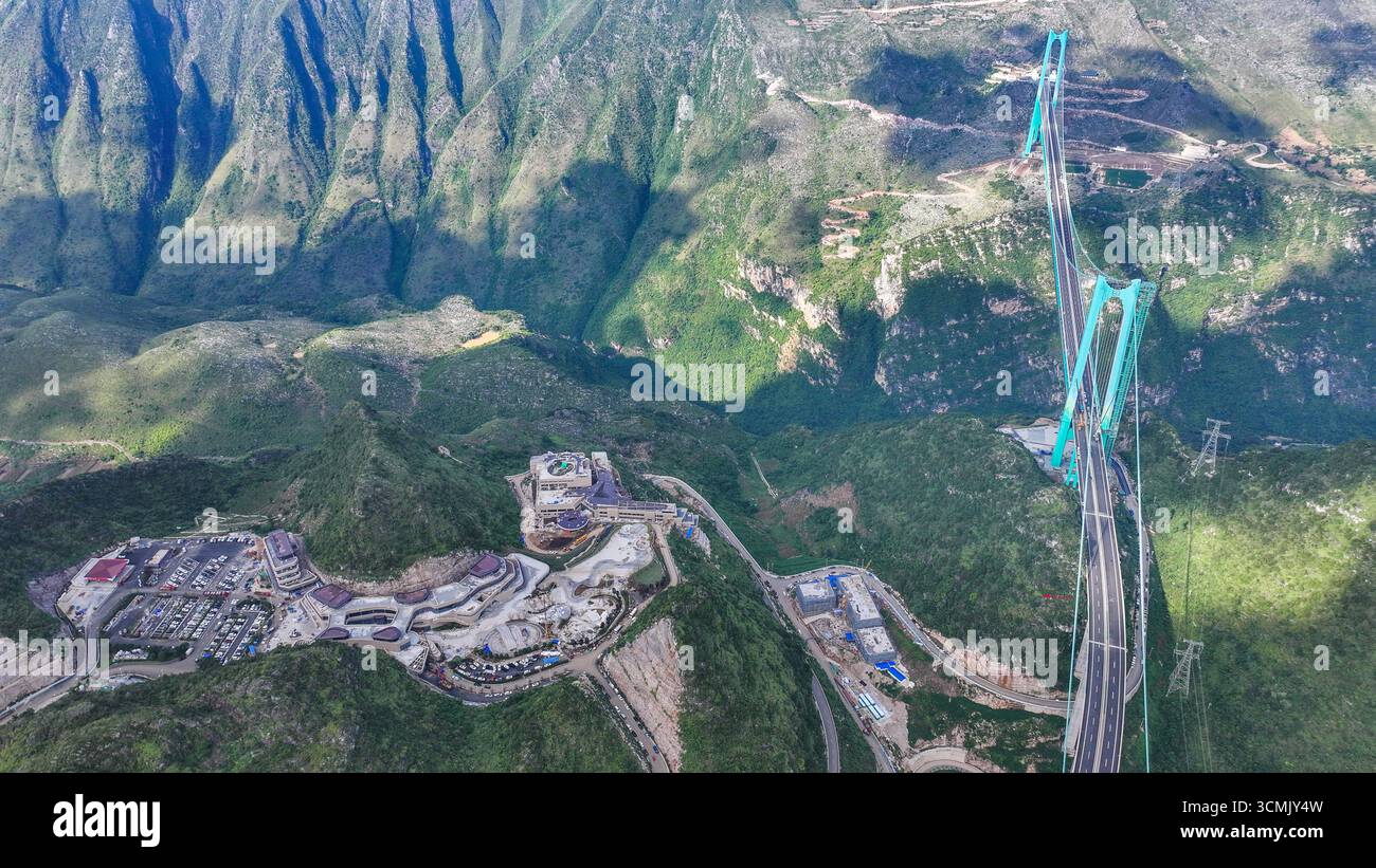 The scenery of the world's first high bridge, Huajiang Canyon Bridge ...