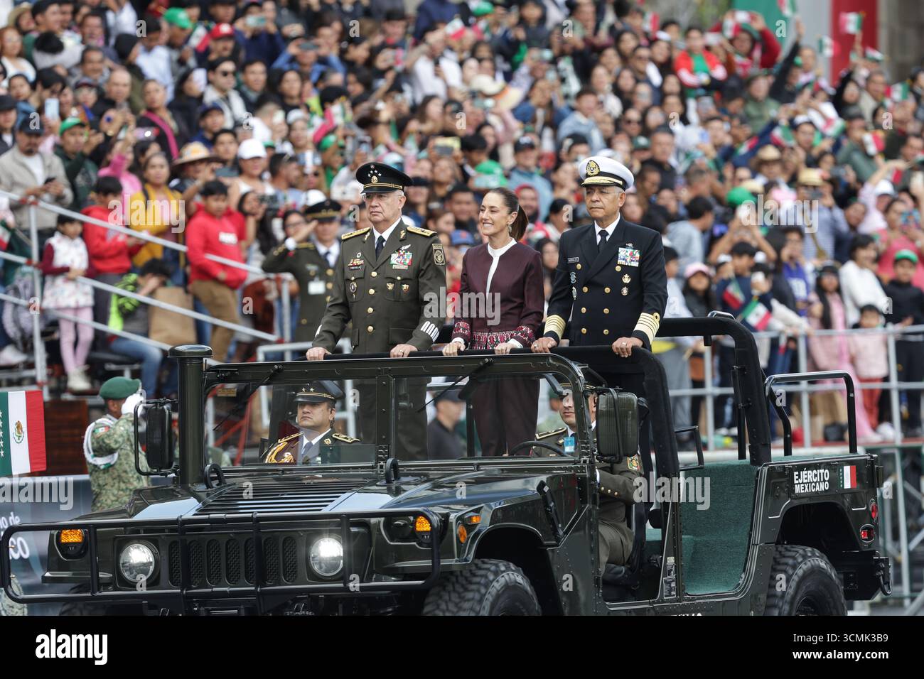 (250916) -- MEXICO CITY, Sept. 16, 2025 (Xinhua) -- Mexican president ...
