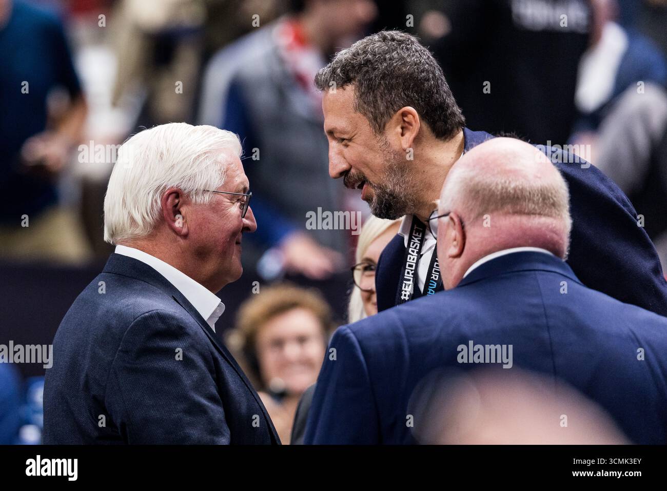 Frank-Walter Steinmeier (Bundespr?sident Deutschland) begr??t Hidayet T?rkoglu (Pr?sident der t ...