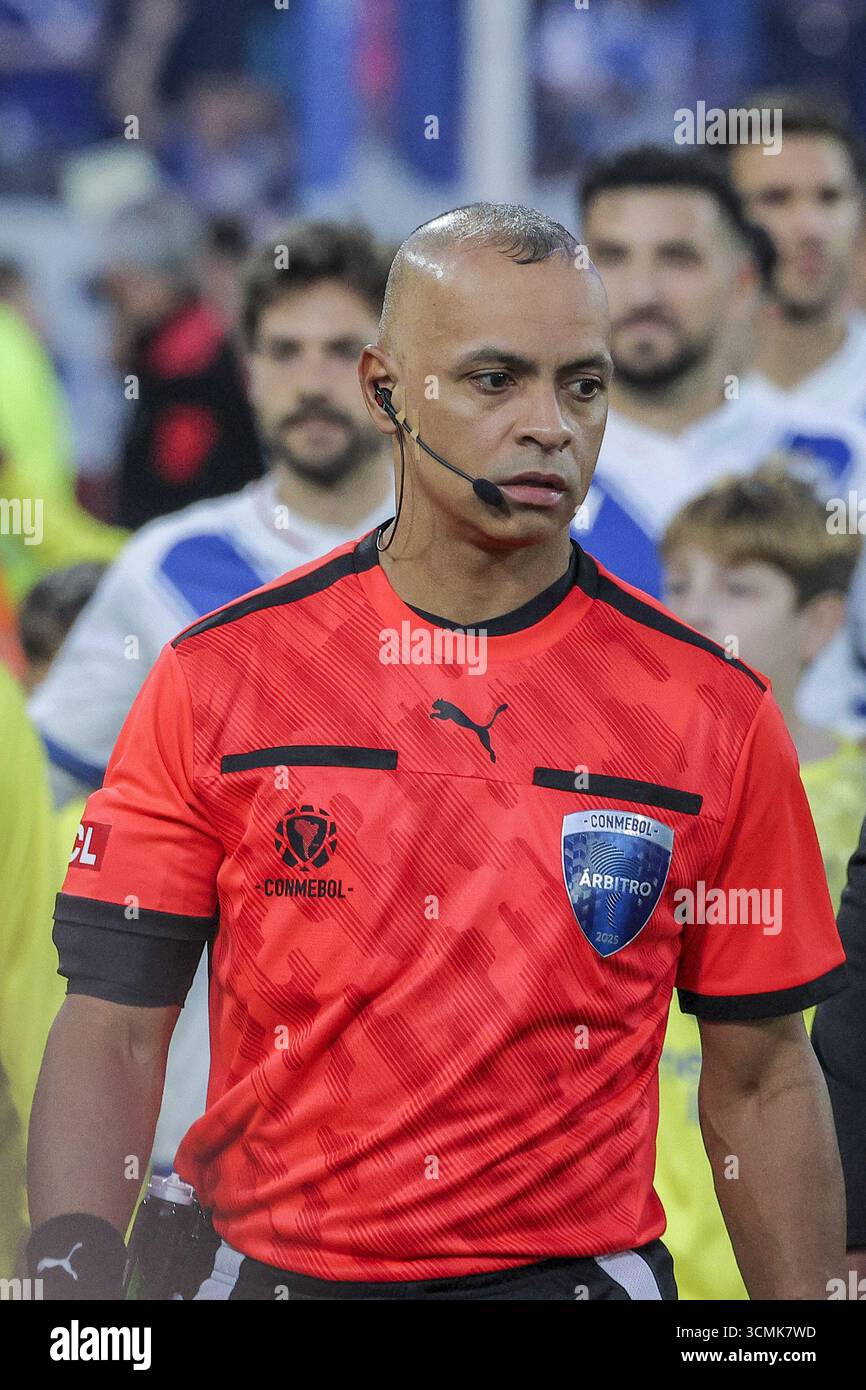 BUENOS AIRES, ARGENTINA - SEPTEMBER 16: Referee, Wilton Sampaio prior ...