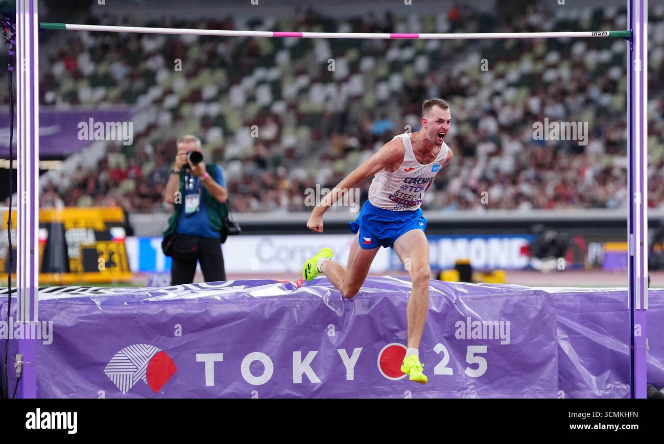 (250917) -- TOKYO, Sept. 17, 2025 (Xinhua) -- Jan Stefela of the Czech ...