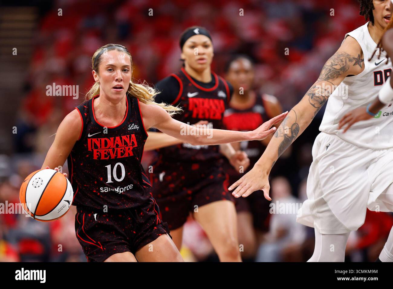 INDIANAPOLIS, IN - SEPTEMBER 16: Indiana Fever guard Lexie Hull (10 ...