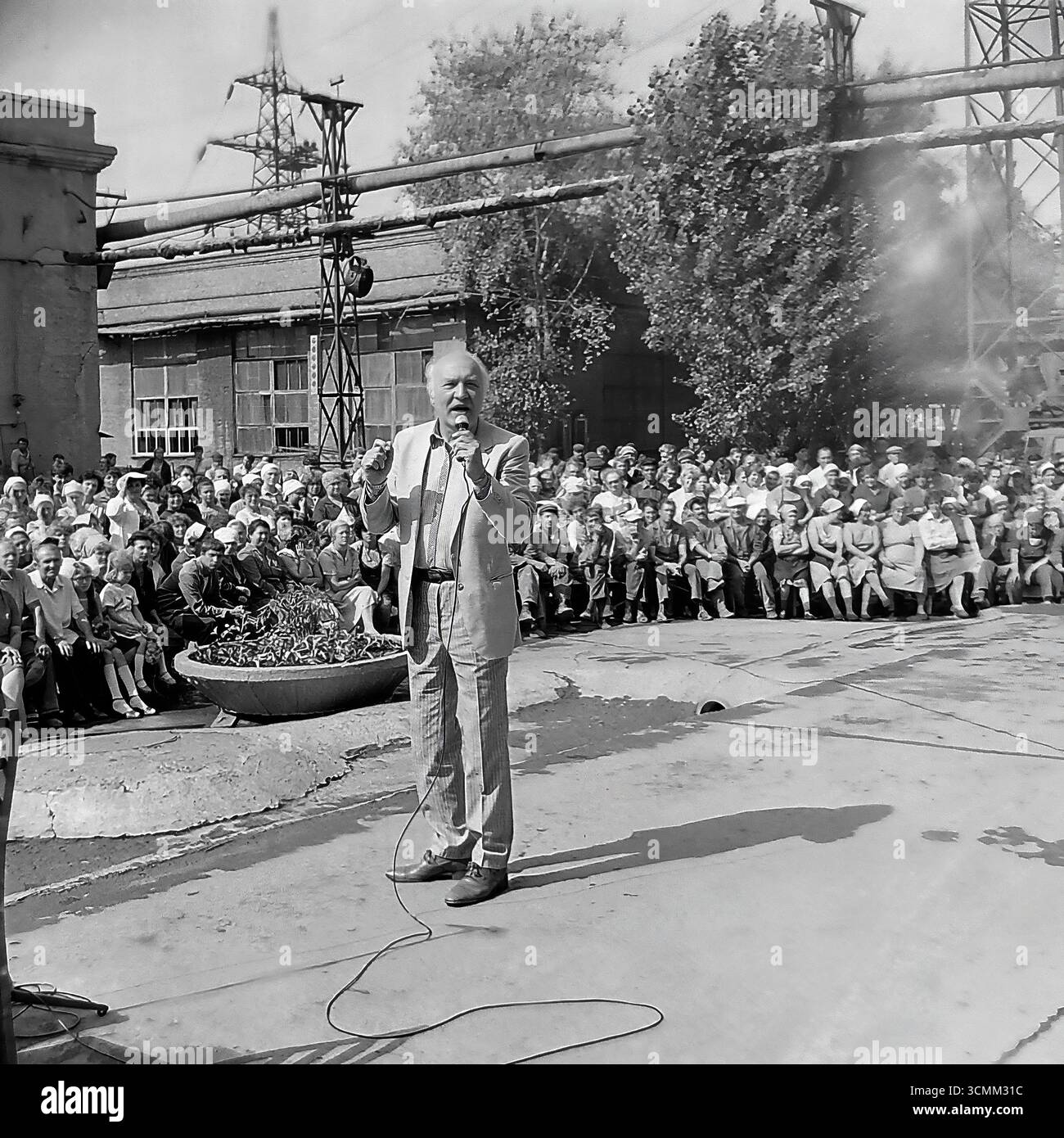 Archival photo from the 1970s-1980s captures a performance by a famous ...