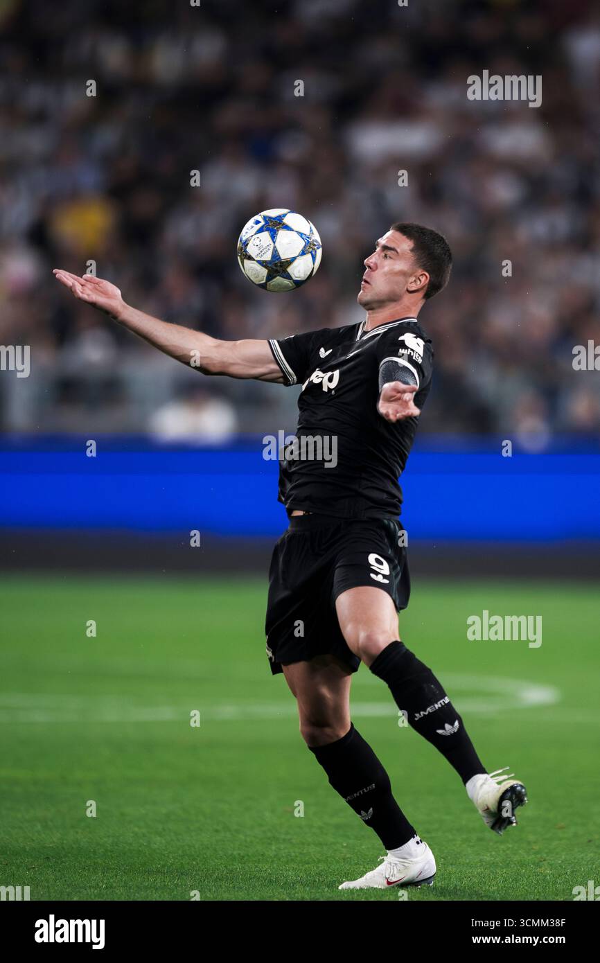 Dusan Vlahovic of Juventus FC controls the ball during the UEFA ...