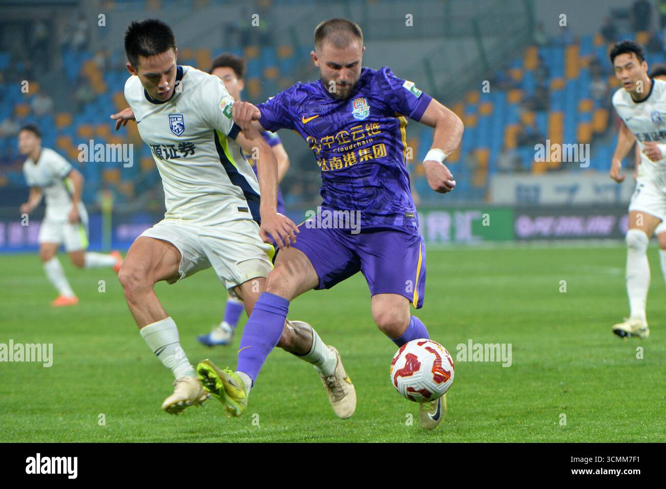 Tianjin Jinmen Tiger Football Club defeated Wuhan Three Towns Football ...