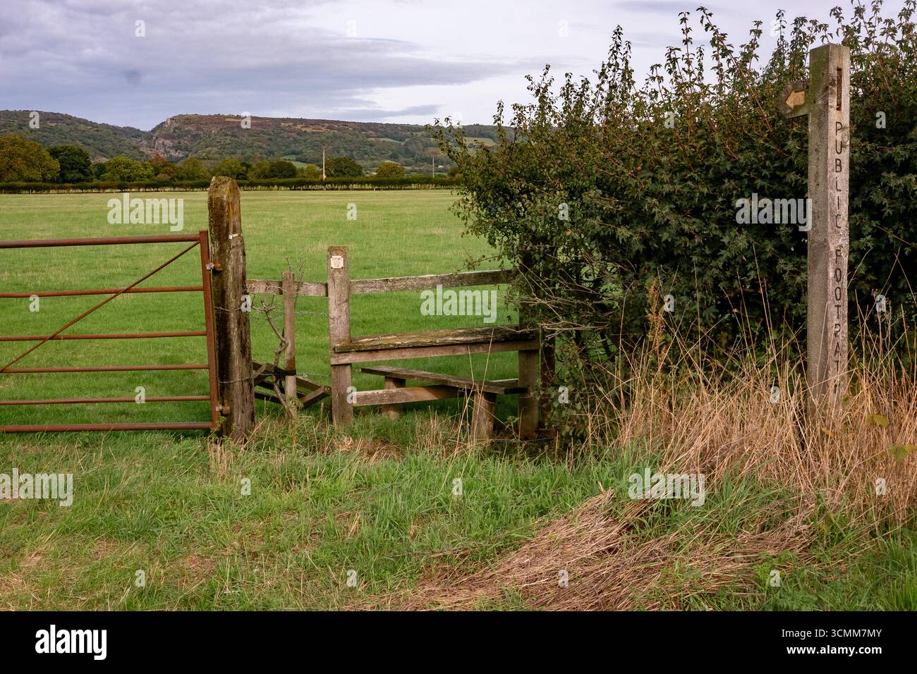 September 2025 - Farm gates and styles Stock Photo - Alamy