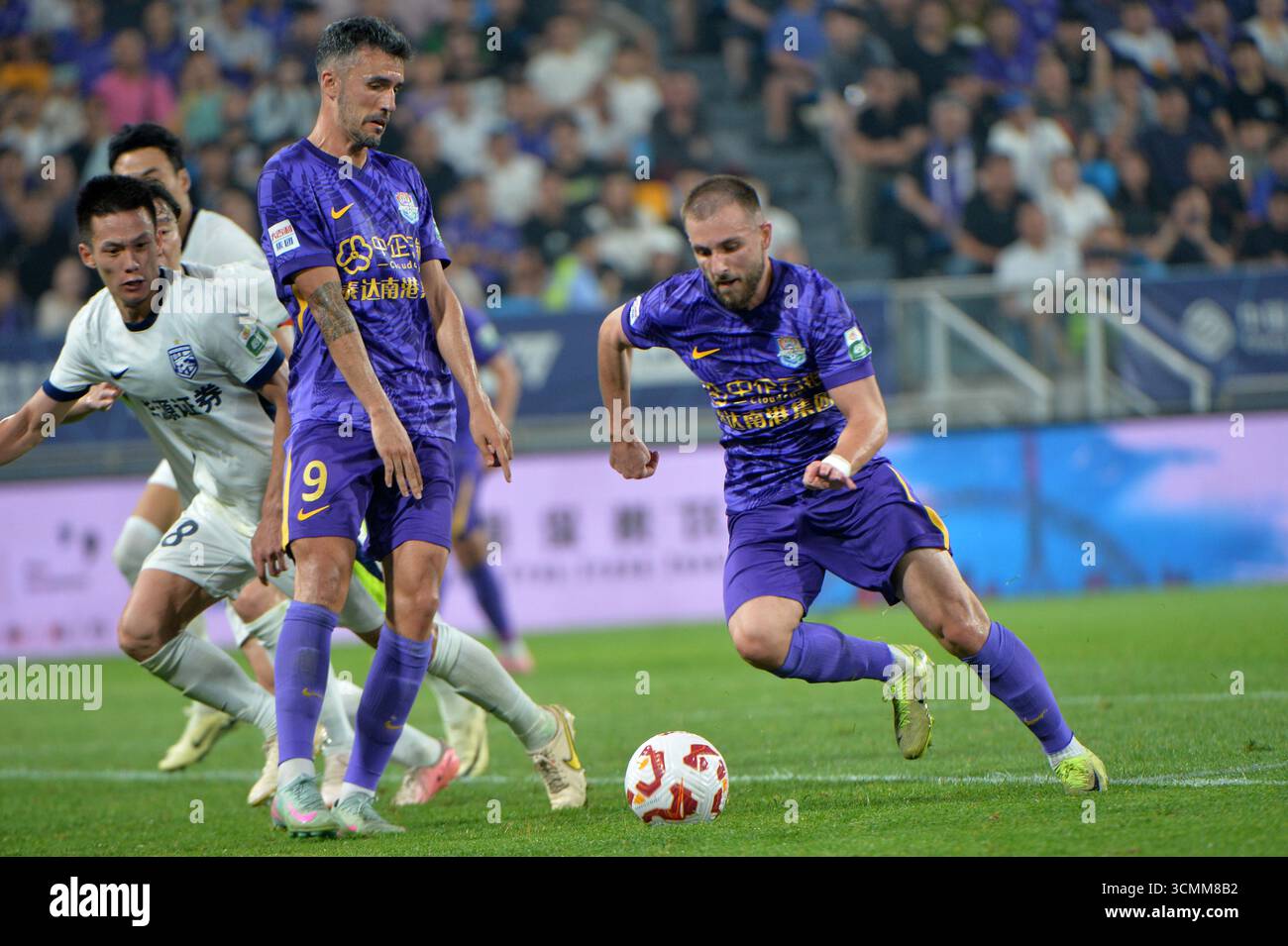 Tianjin Jinmen Tiger Football Club defeated Wuhan Three Towns Football ...