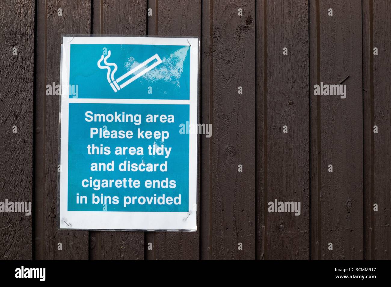 Smoking area sign attached hi-res stock photography and images - Alamy