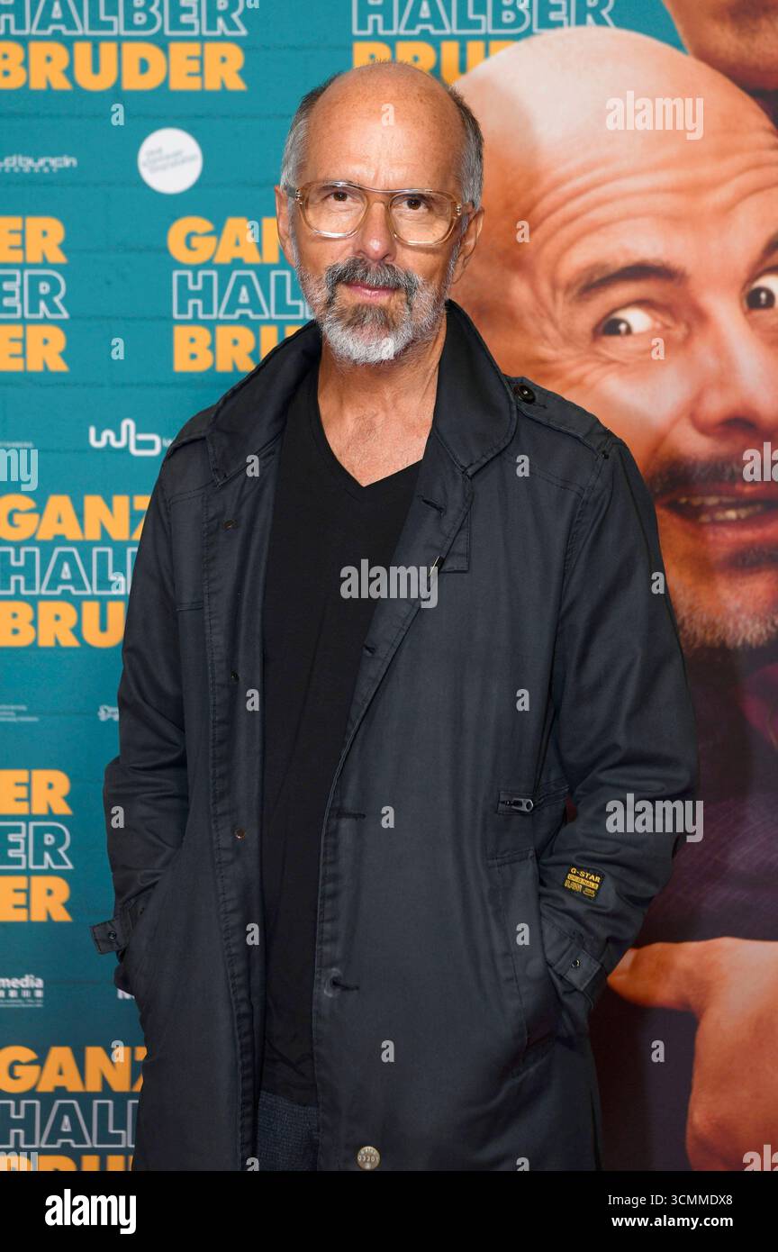 Christoph Maria Herbst bei der Premiere des Kinofilms Ganzer halber ...