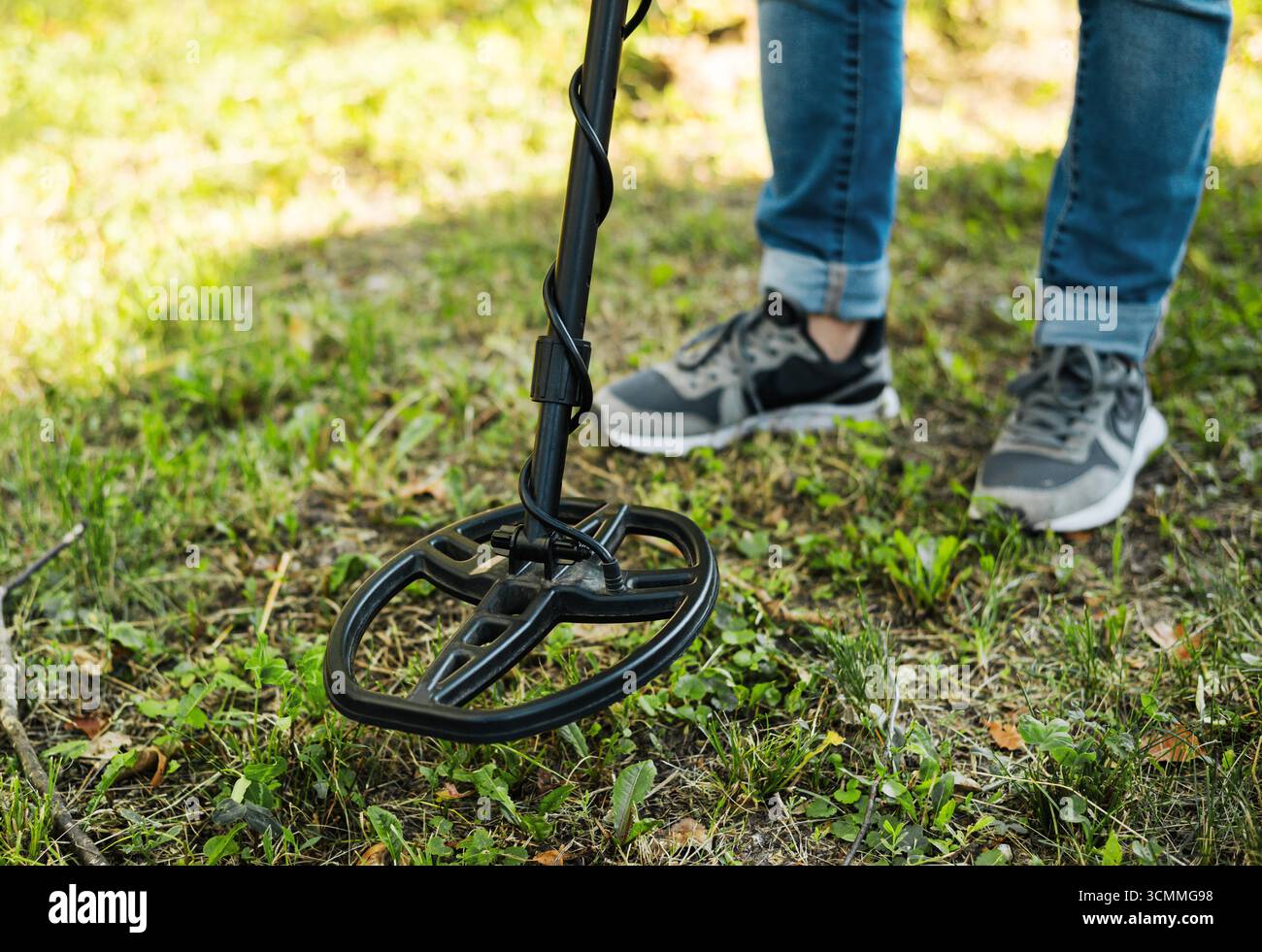 Explorer using metal detector hi-res stock photography and images - Alamy