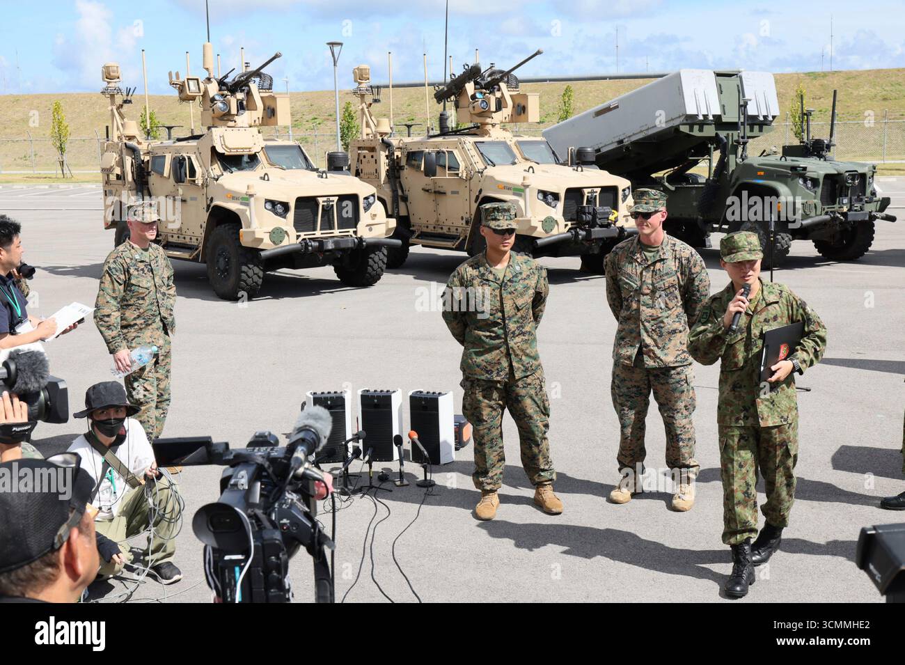 Members of the Japanese Self-Defense Forces explain about the U.S ...