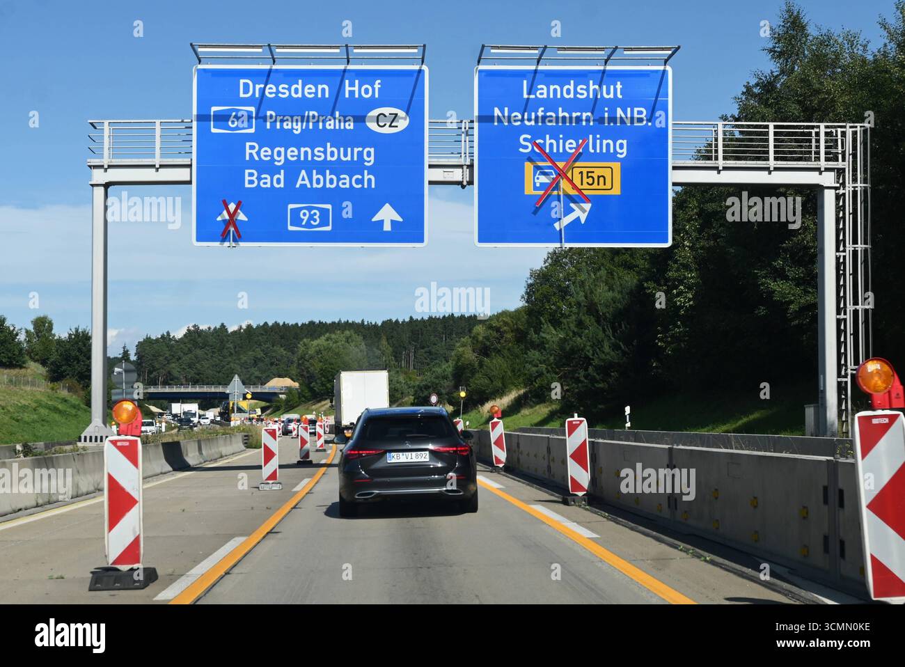 Kreis Kelheim, Bad Abbach. Autobahn A93, einspurige Baustelle ...