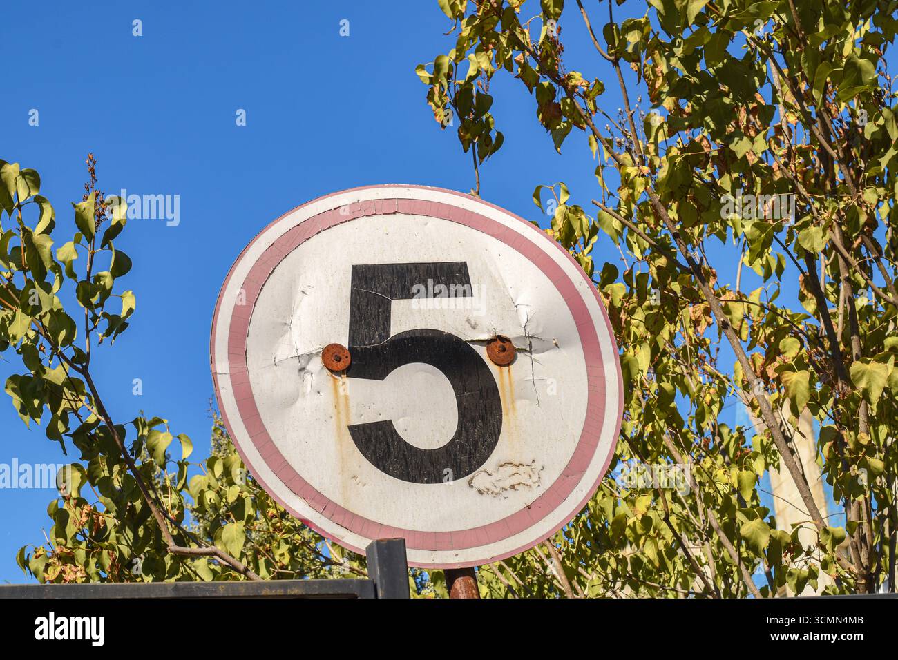 5 mph sign equivalent hi-res stock photography and images - Alamy
