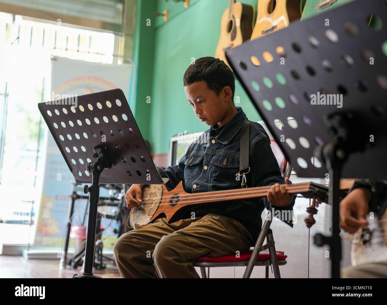 (250917) -- LHASA, Sept. 17, 2025 (Xinhua) -- A boy plays Zhanian, a ...