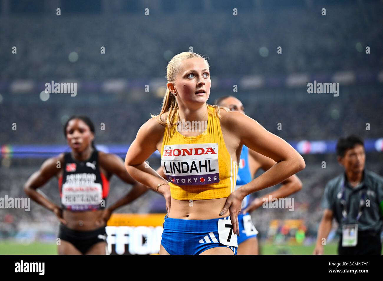 TOKYO, JAPAN 20250917Sweden's Julia Henriksson in the 200m trial during ...