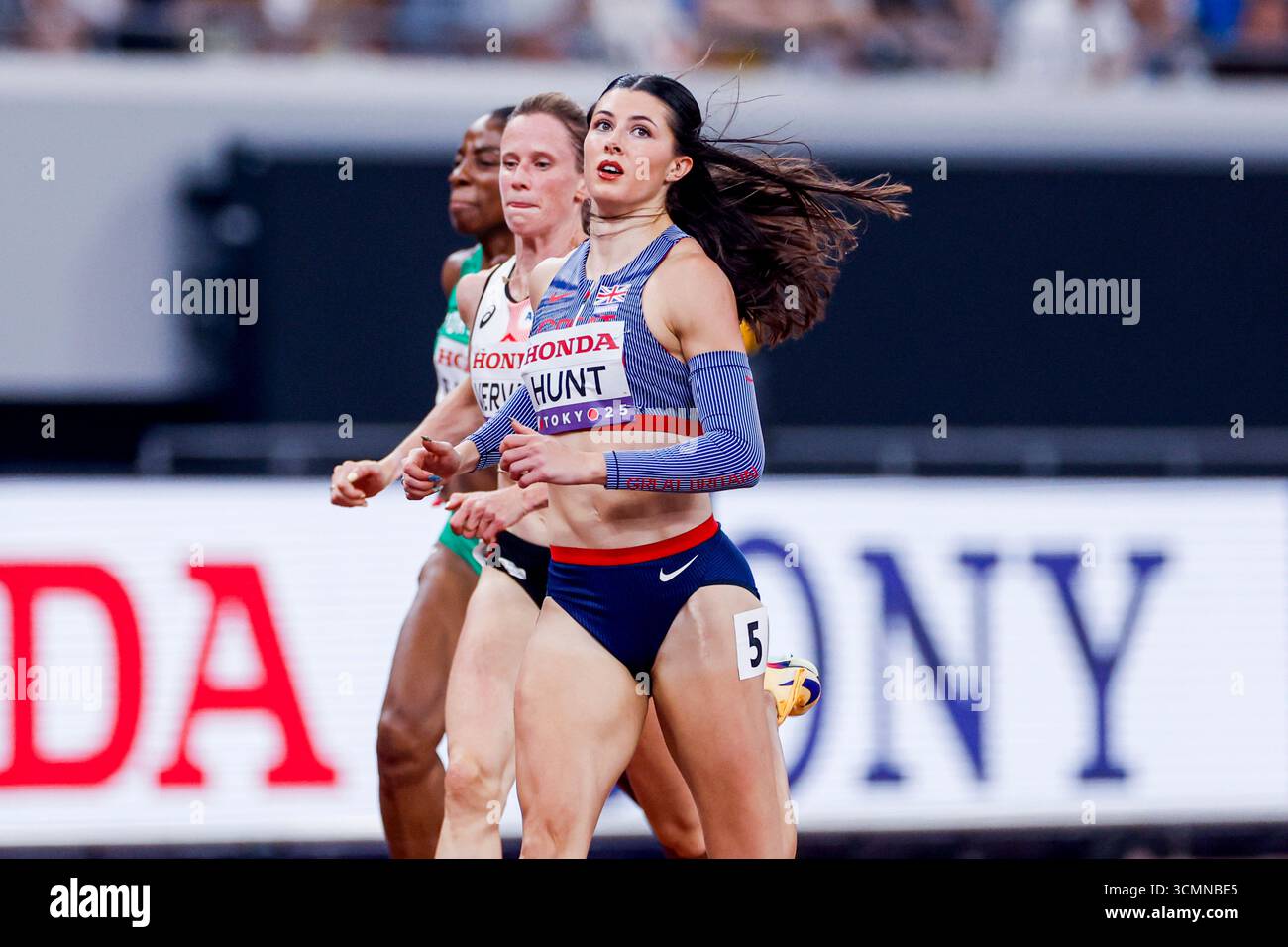 Amy Hunt of Great Britain and, Lorène Dorcas Bazalo of Portugal and ...