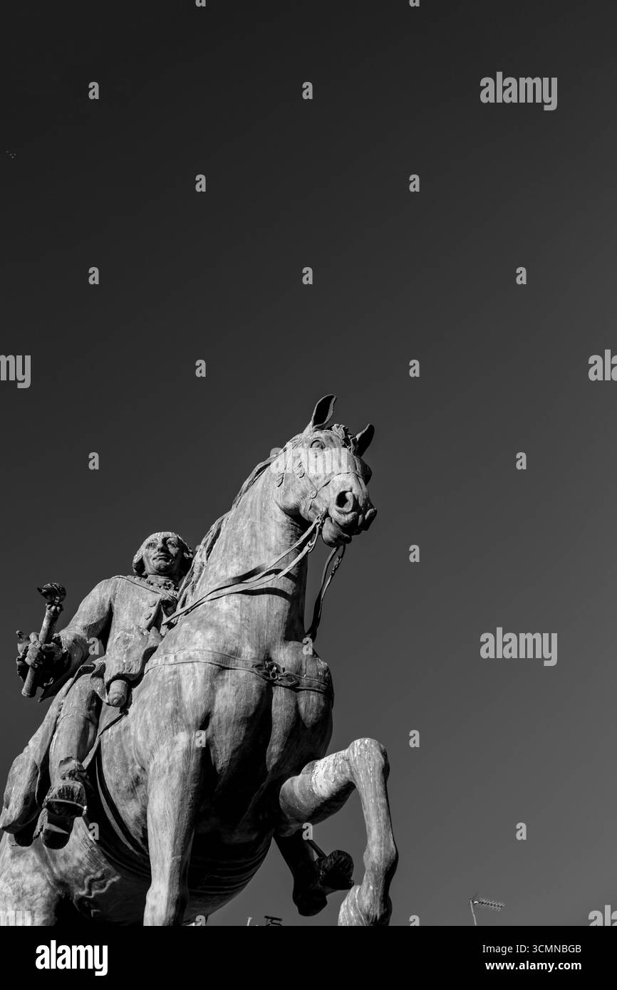 Puerta del sol de Black and White Stock Photos & Images - Alamy