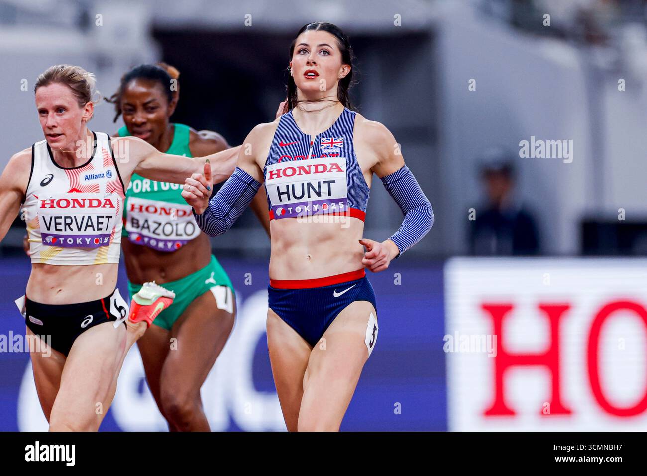 Amy Hunt of Great Britain and, Lorène Dorcas Bazalo of Portugal and ...