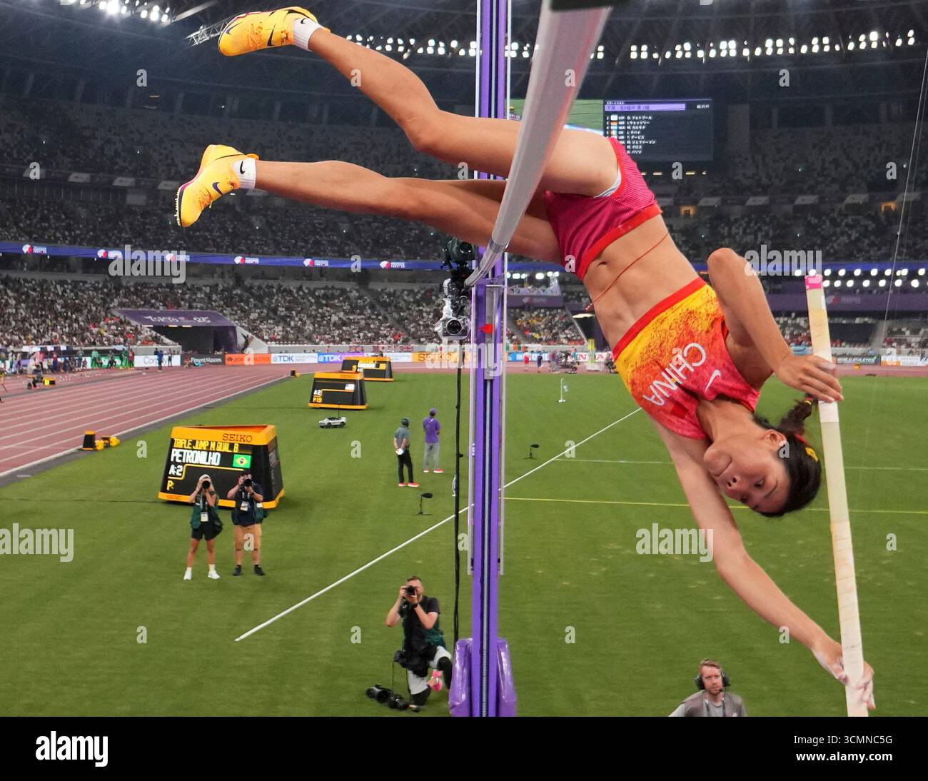 China's Chunge Niu competes in the women's pole vault final at the ...