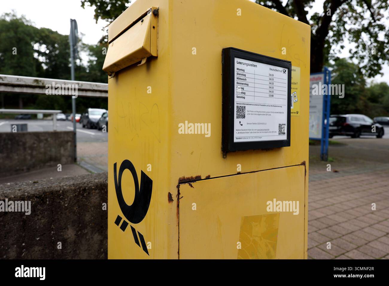 Eine Briefkasten der Deutschen Post in Siegen. Briefkasten am 17.09. ...
