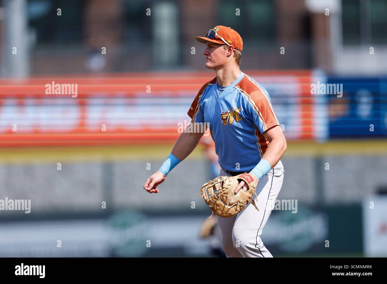 Montgomery Biscuits first baseman Will Simpson (6) on defense against ...