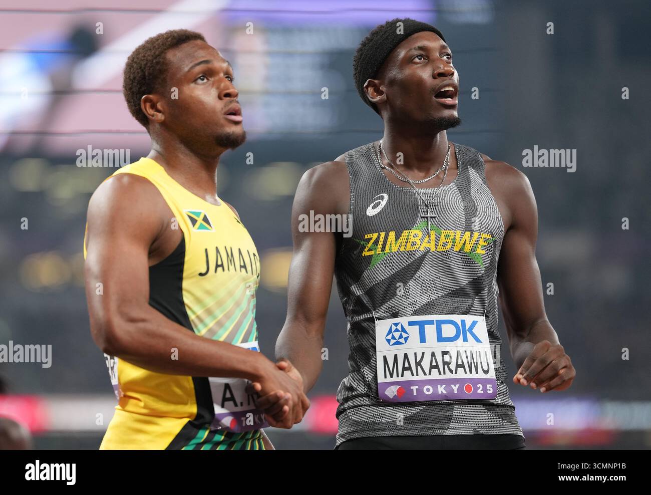 (250917) -- TOKYO, Sept. 17, 2025 (Xinhua) -- Adrian Kerr (L) of ...