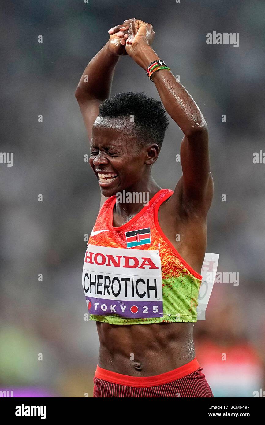 Kenya's Faith Cherotich celebrates after taking gold in the women's ...