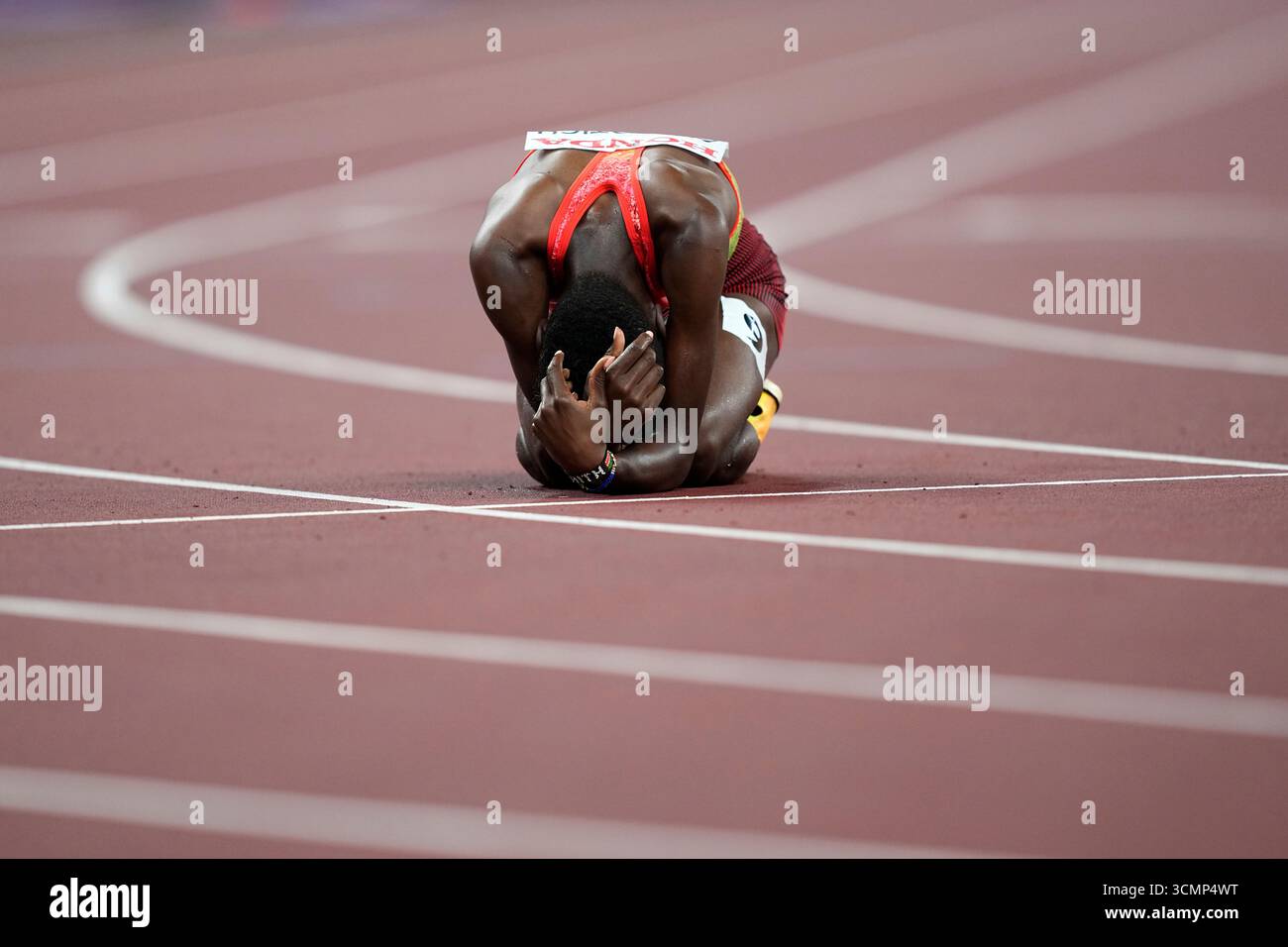 Kenya's Faith Cherotich celebrates after taking gold in the women's ...