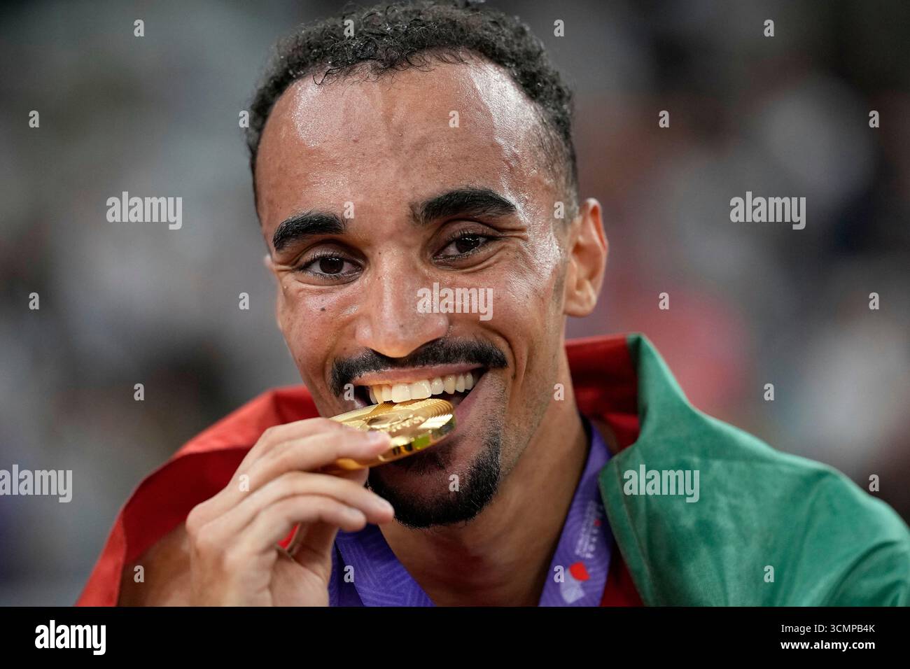 Portugal's Isaac Nader poses after winning the gold medal in the men's ...