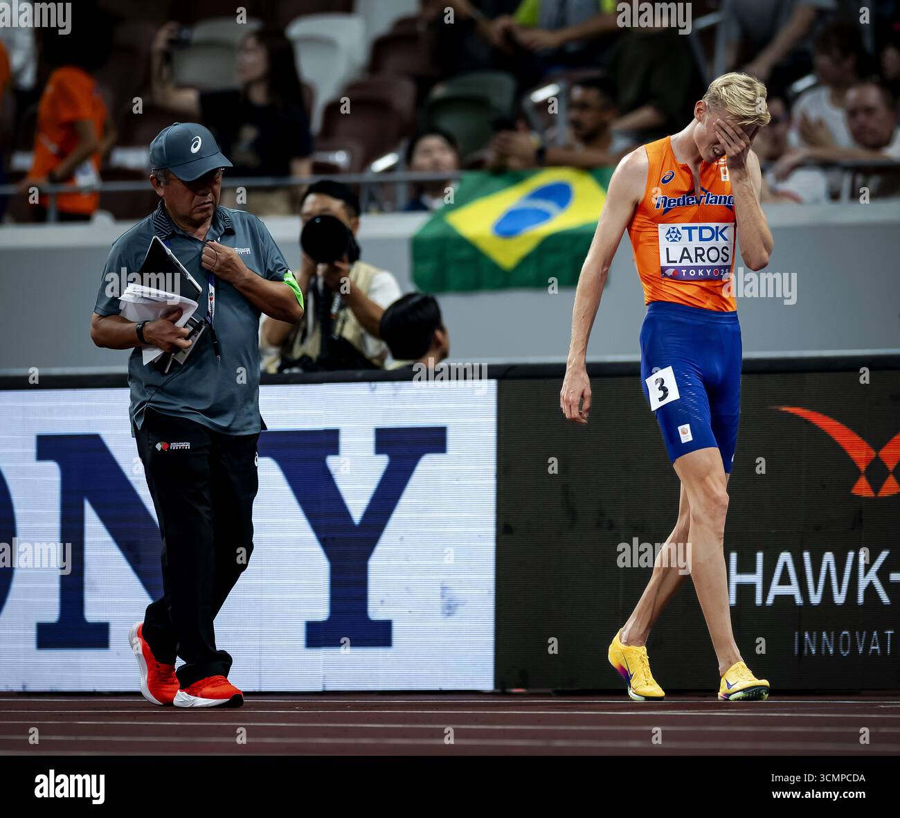 TOKYO - Niels Laros in the final of the 1500 meters at the World ...