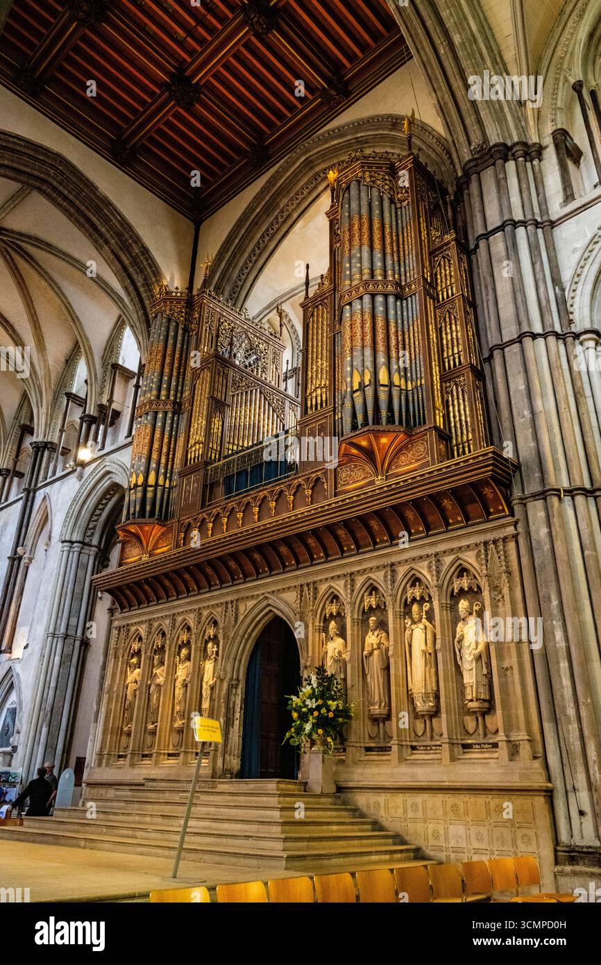 Rochester Cathedral organ pipes & entrance to the Chancel Stock Photo ...