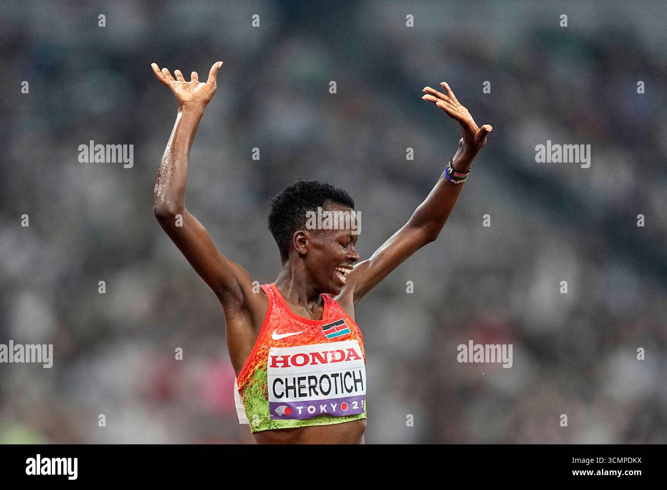 Kenya's Faith Cherotich celebrates after taking gold in the women's ...