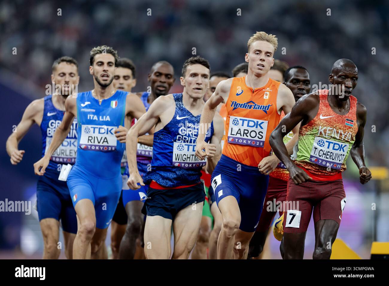 TOKYO - Niels Laros in the final of the 1500 meters at the World ...