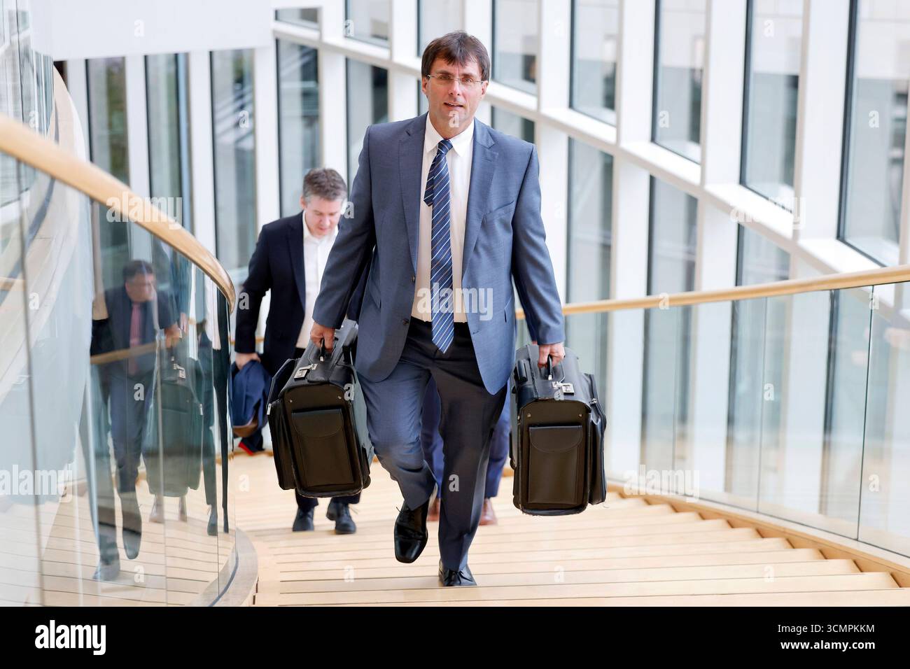 NRW-Finanzminister Dr. Marcus Optendrenk CDU vor einer Plenarsitzung im ...