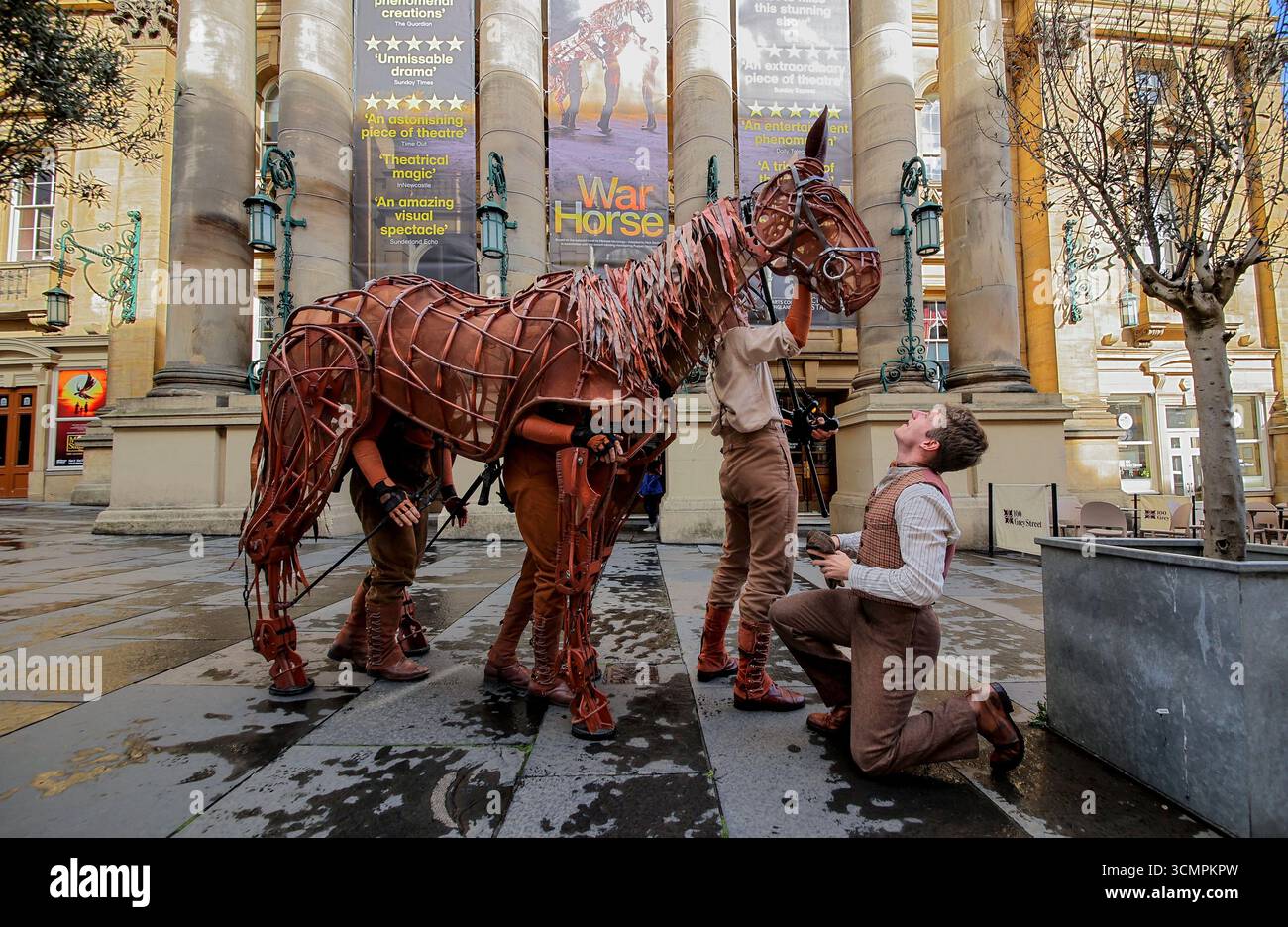 The National Theatre's production of War Horse arrives at Newcastle ...