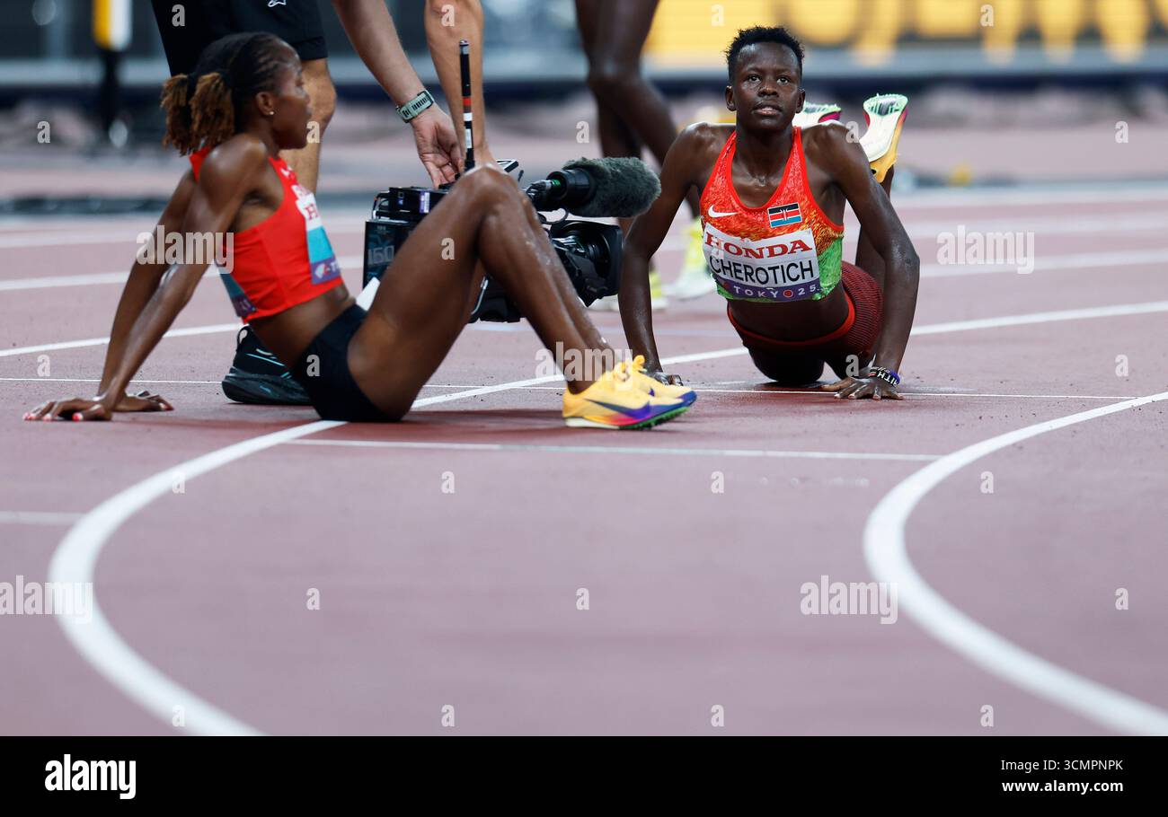 (250917) -- TOKYO, Sept. 17, 2025 (Xinhua) -- Faith Cherotich (R) of Kenya is seen after the ...
