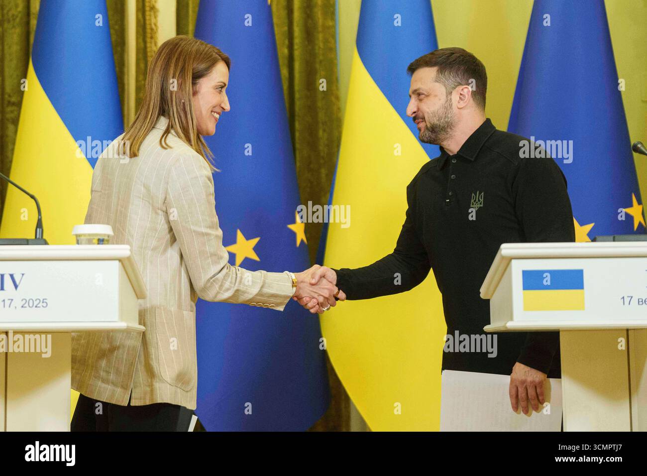 European Parliament President Roberta Metsola and Ukraine's President ...