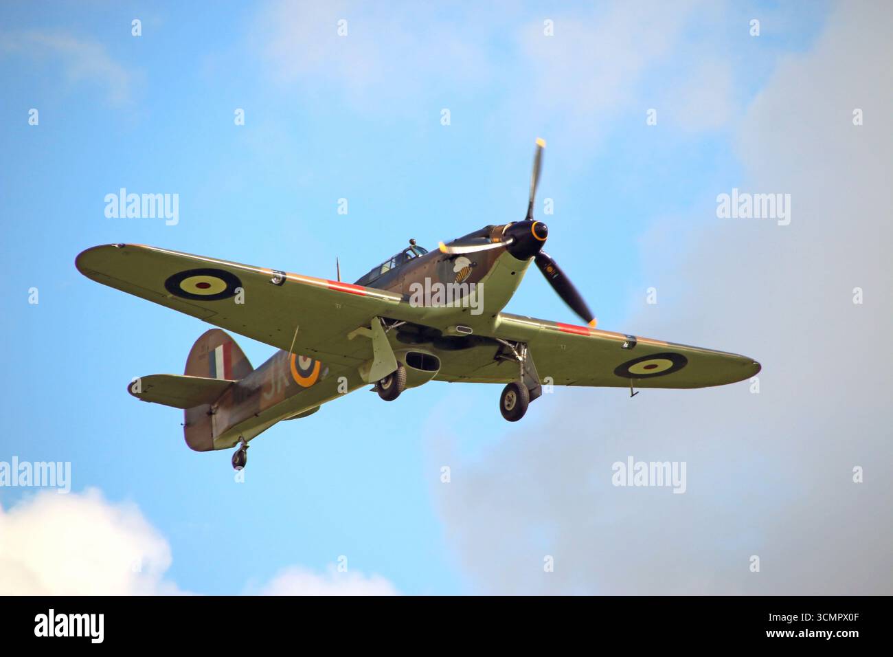 Vintage raf aircraft flying hi-res stock photography and images - Alamy