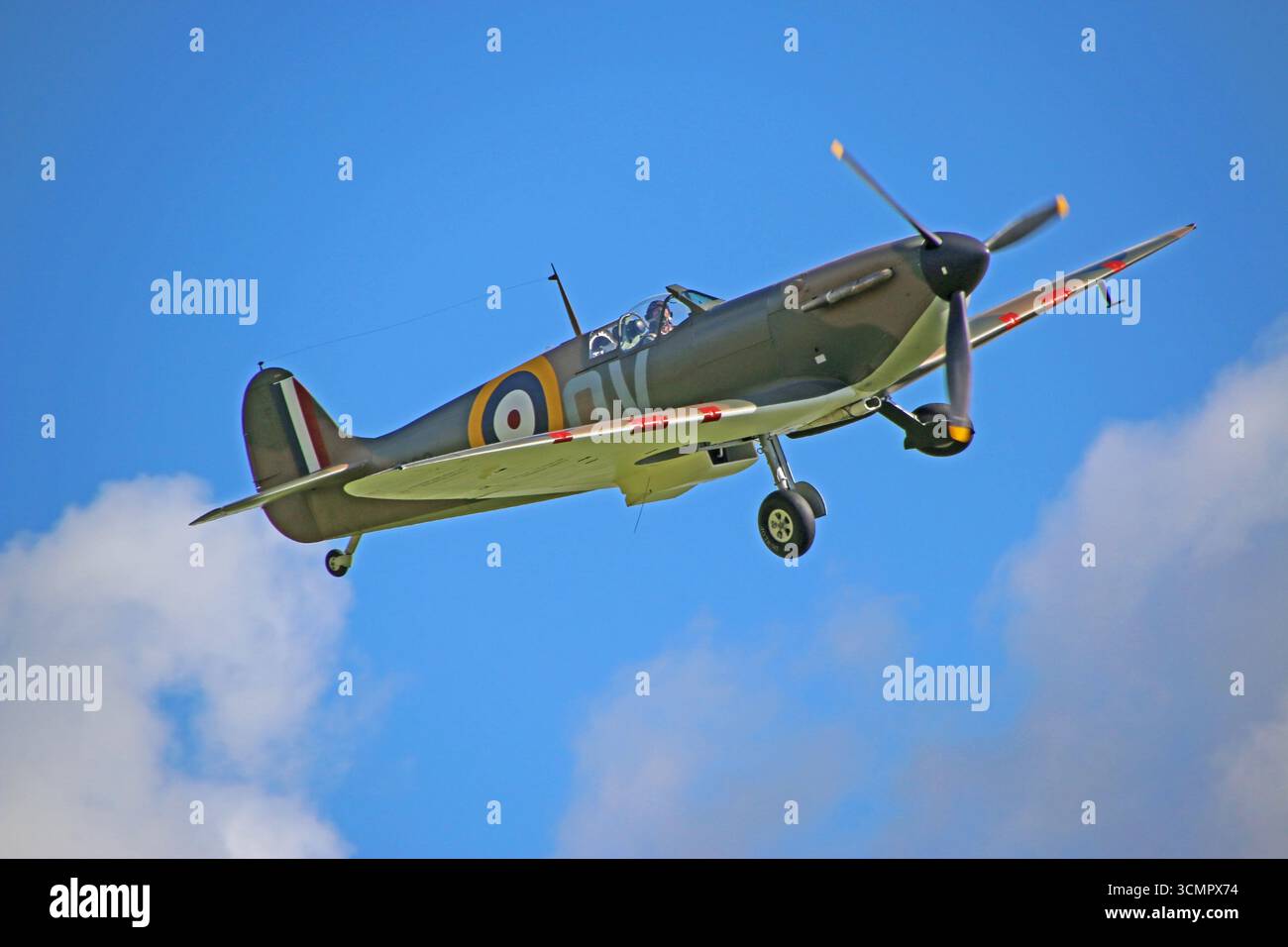 Ww2 spitfire hi-res stock photography and images - Alamy