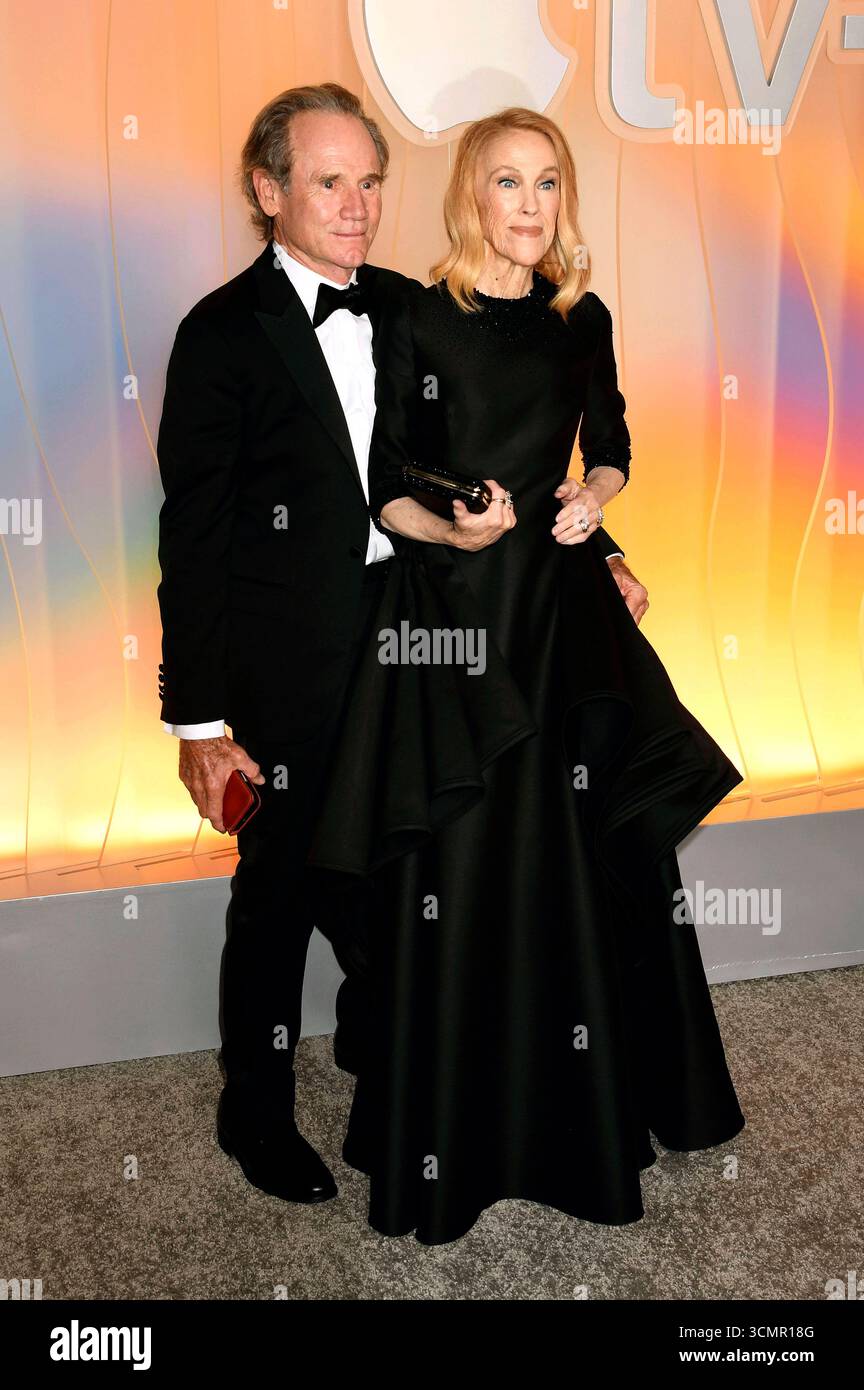 Bo Welch umit Ehefrau Catherine O Hara bei der Apple TV Emmy Party ...