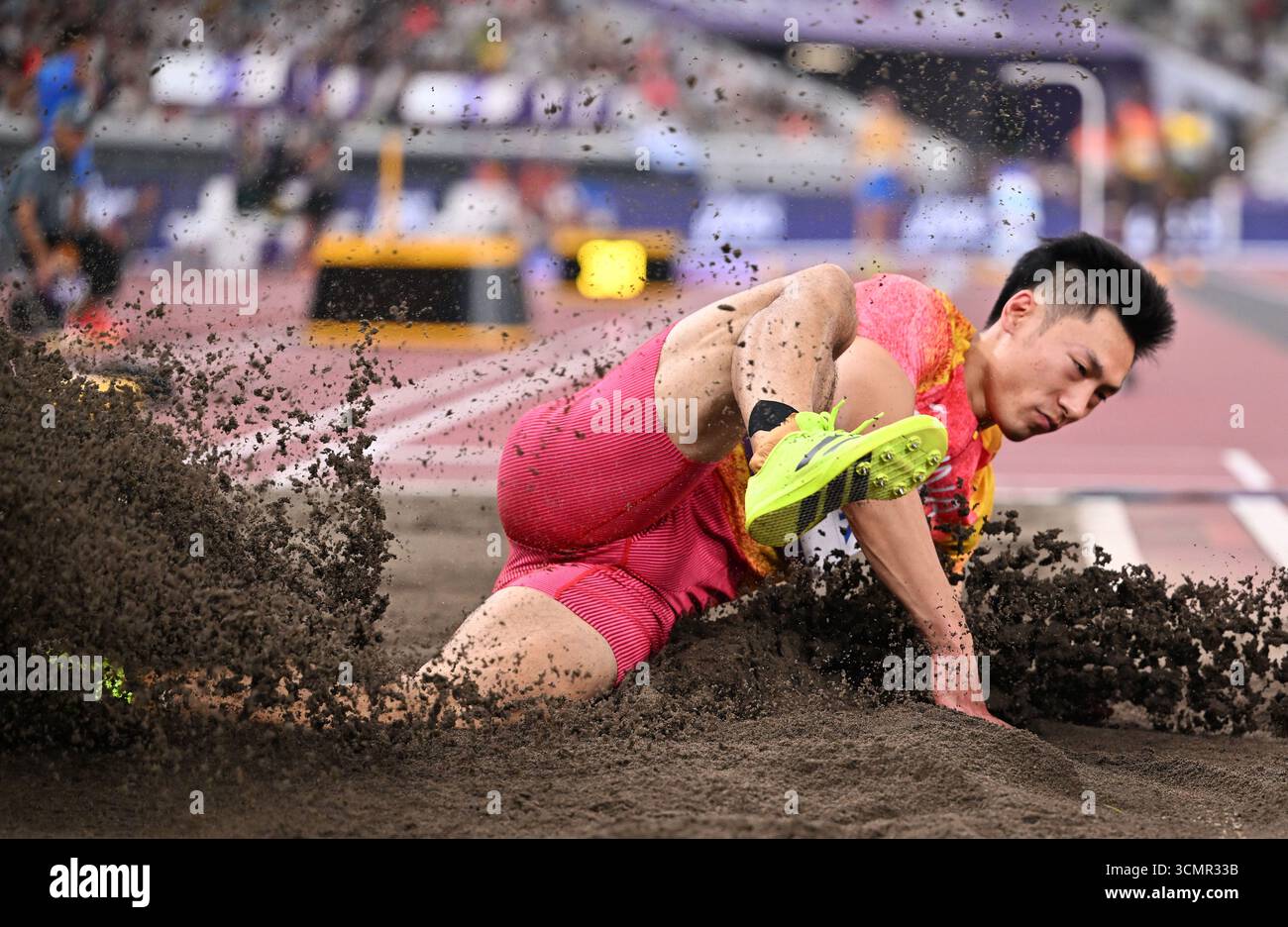 Tokyo, Japan. 17th Sep, 2025. Shi Yuhao of China competes during the ...