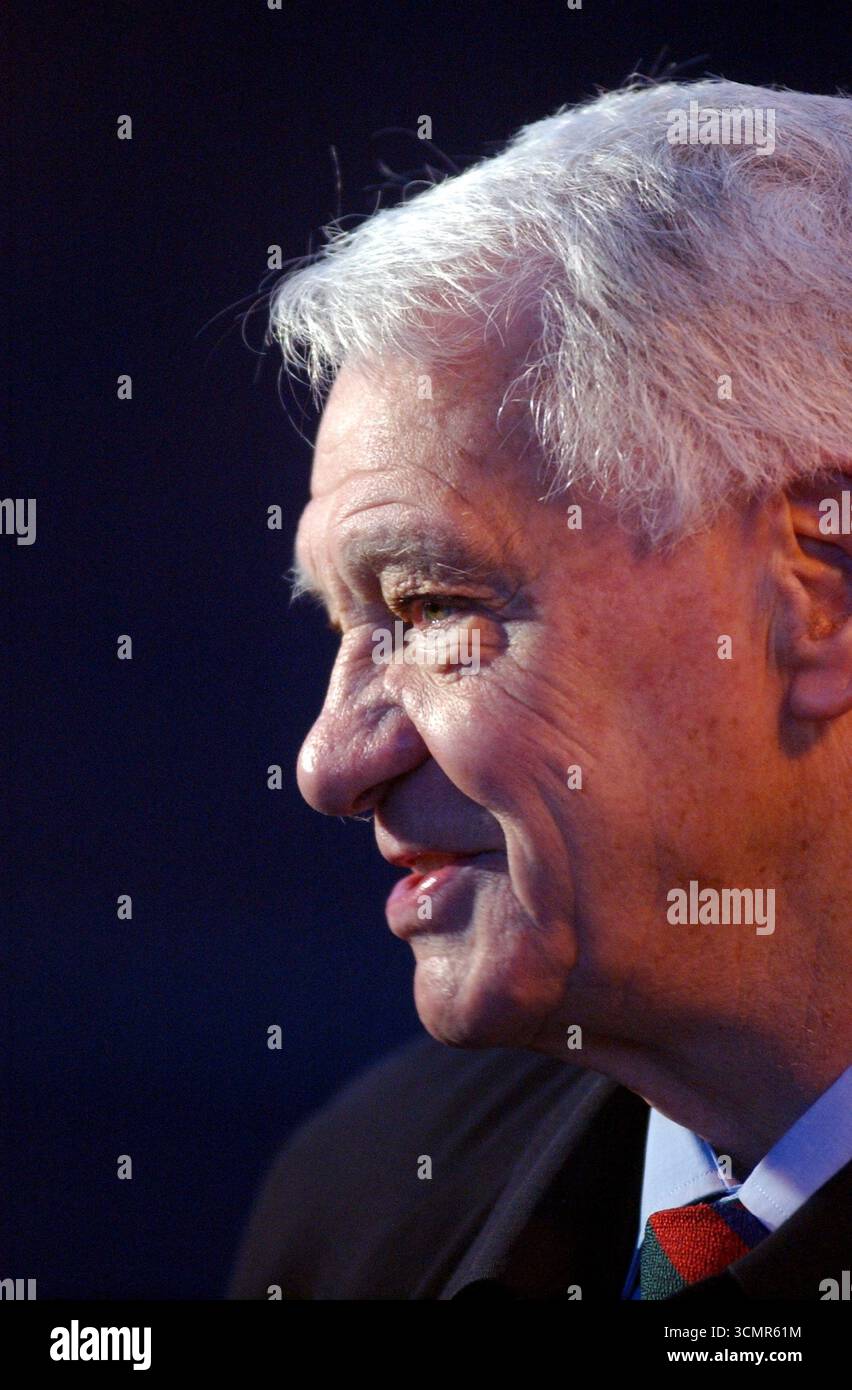 Sir Bobby Robson photo call to back GNER`s bid for the East Coast ...