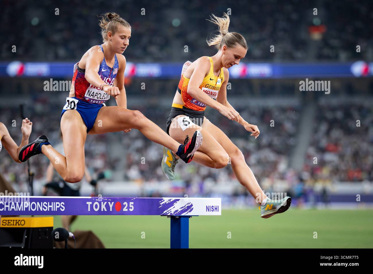 Finale 3000m Hindernis: Angelina Napoleon (USA), Lea Meyer (GER) an Tag 5 der World Athletics ...